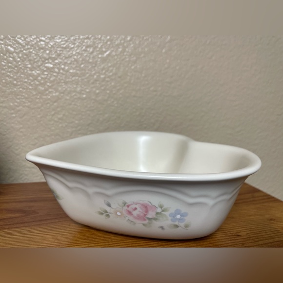 Pfaltzgraff | Dining | Pfaltzgraff Heart Shaped Tea Rose 8 Dinnerware ...
